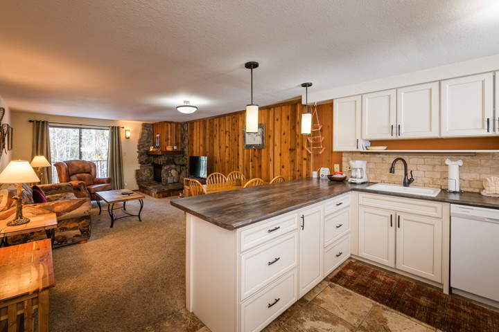 Cozy Condominium With Gas Fireplace And Private Patio - Inviting Retreat - Winter Park, CO