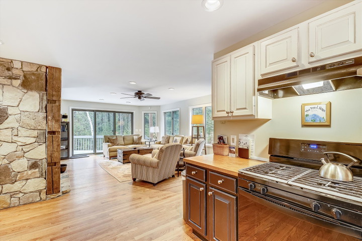 Pond Access And Outdoor Hot Tub - Charming Mountain Retreat - Stowe, VT