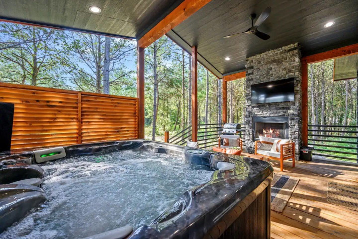 Private Hot Tub Fireplace King Bed Ev Charger - United States
