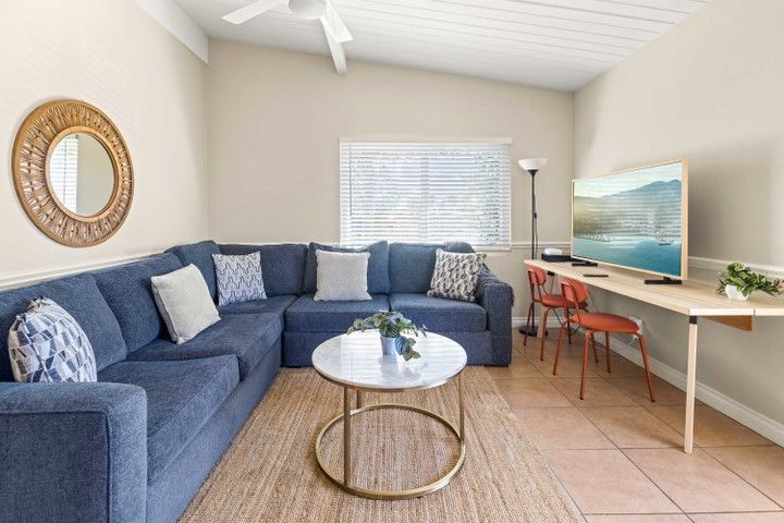 Surf Station D | Treehouse 1br, Walk To Funk Zone - Santa Barbara, CA