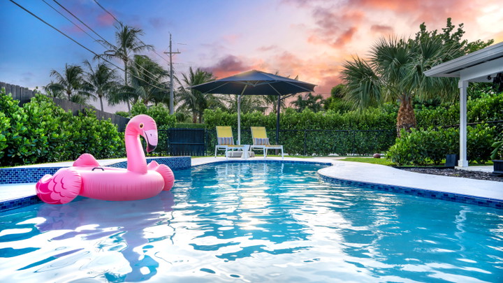 Luxury Home |Heated Salt Pool, Basketball Hoop, Cinema, Minutes To Atlantic Ave And Beach - Delray Beach, FL