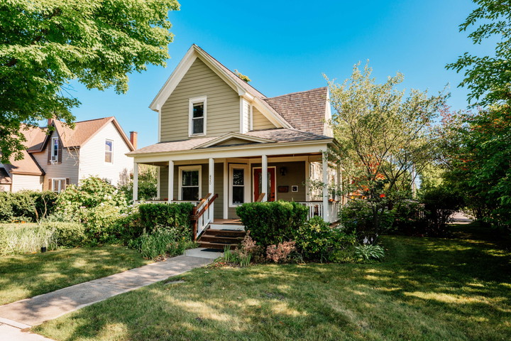 Luxe On Front - Traverse City, MI