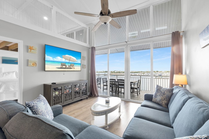 Penthouse Waterfront Dock Pool Condo Near Duval St - Key West, FL