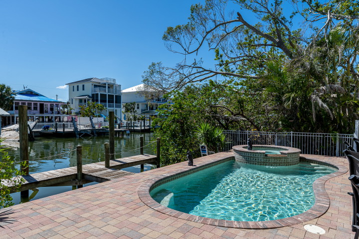 461 Freshly Squeezed: 5br, Pool, Spa & Canal Views - Fort Myers Beach, FL