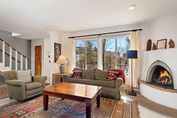 Scenic Patios And Kiva Fireplace - Stylish Oasis - Santa Fe, NM