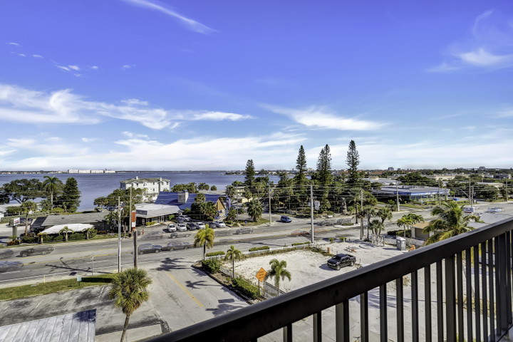 Gulf Views And Heated Pool - Serene Coastal Haven - St. Pete Beach, FL