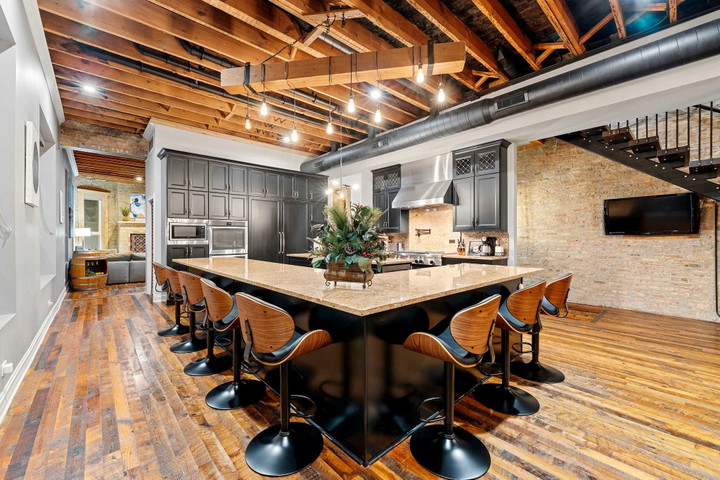 United Center Compound W/rooftop, Hot Tub, Sauna - Chicago, IL