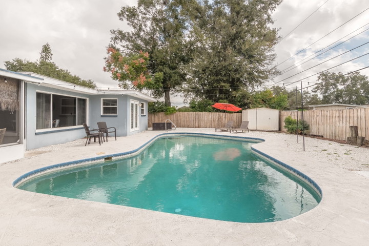 Relaxed 3br Retreat W/ Heated Pool & Patio - Largo, FL
