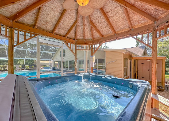 Groups Hot Tub 4b 4b Private Retreat - Tallahassee, FL