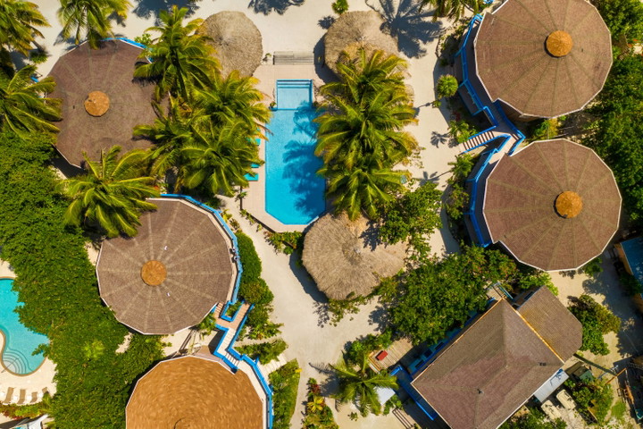Romantic Poolside Condo At Oceanfront Resort - Belize
