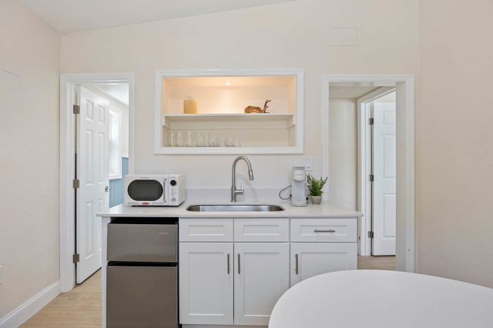 Driftwood Beach Den Retreat - Cocoa Beach, FL