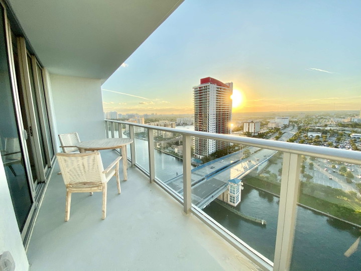 Stunning 18th Floor Condo With Incredible Views - Bahamas