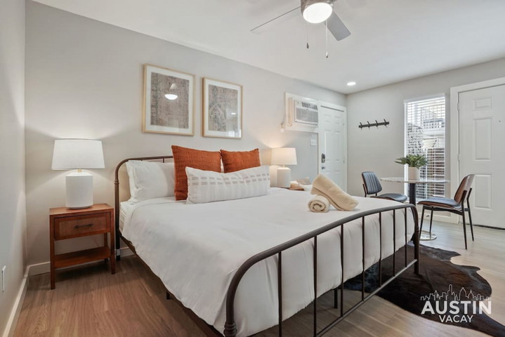 Explore Austin Life | Studio Near Guadalupe St - United States