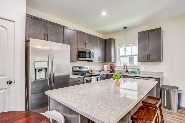 Near Downtown, Dining & Base - Beach Flow Bungalow - Pensacola, FL