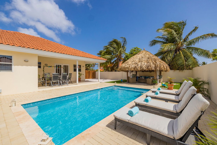 Cozy 3br2ba, Great Location W/private Pool & Patio - Aruba