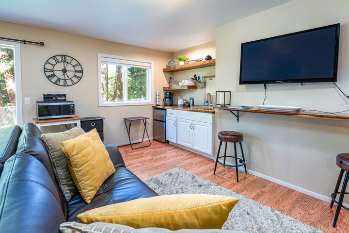 Charming Retreat With Kitchenette And Outdoor Grill - Cozy Idyllic Haven - Corvallis, OR