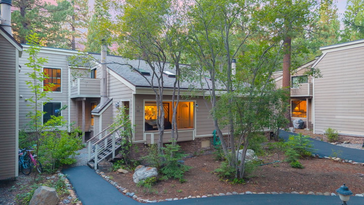 Near Ski, Beach, & Hiking Trails + Clubhouse Pool & Hot Tub Access | Juanita Blue By Avantstay - Carson City, NV