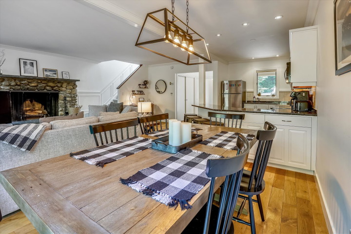 Luxurious Spa Access And Cozy Fireplaces - Exquisite Family Retreat - ストー, VT