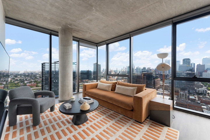Sky-high 2br W/ Gym & City Views - 