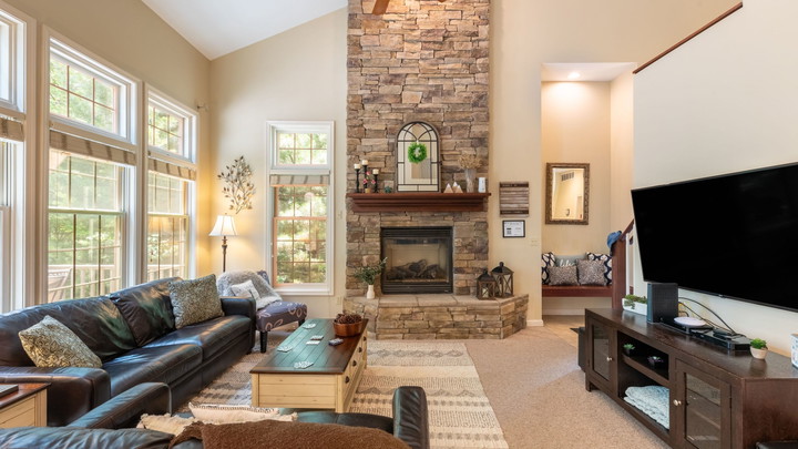 Highland Hideaway By Avantstay | Group Poconos Retreat W/ Patio + Game Room + Lake/pool Passes Included - Pensilvania