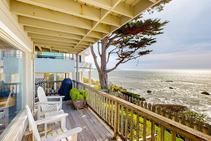Oceanfront Home With Fireplace & Deck - Watch For Dolphins & Whales - Cayucos, CA