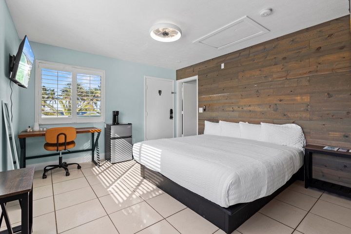 Private Balcony And On-site Dining - Charming Oceanfront Haven - Fort Pierce, FL