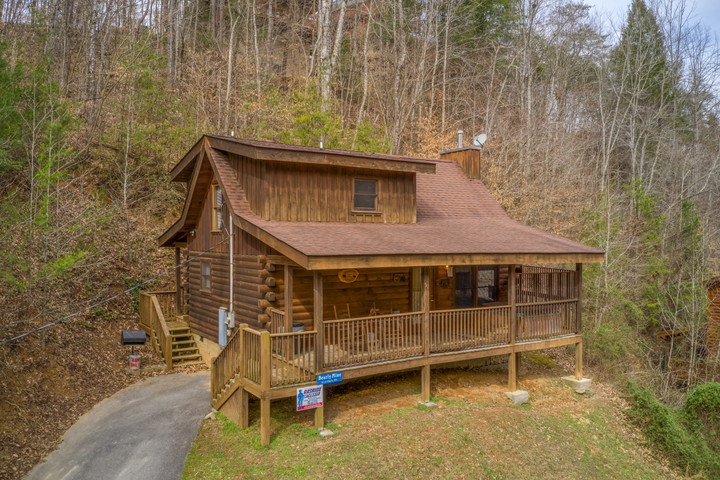 Cozy Cabin With Jetted Hot Tub And Pool Table - Inviting Retreat - Pigeon Forge, TN