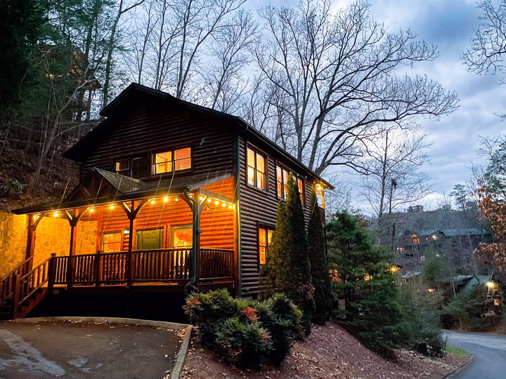 Hottub Cabin • Gameroom • Easydrive • Pet-friendly - Gatlinburg, TN