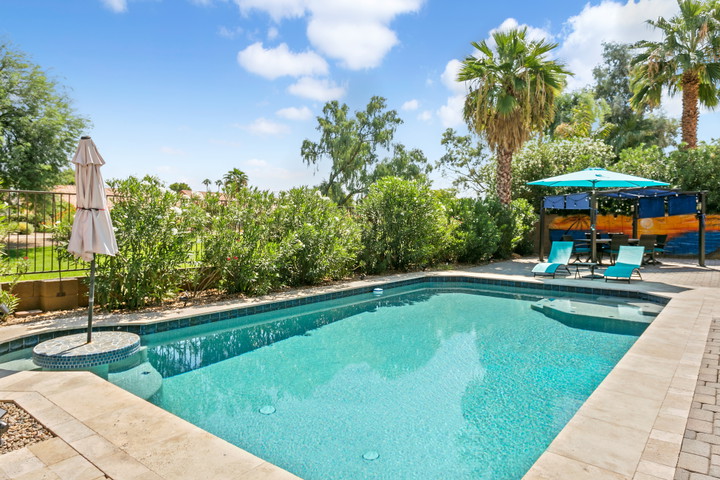Dog-friendly Gem Near Golf Course W/ Private Pool, Fast Wifi & Central Ac - Avondale, AZ