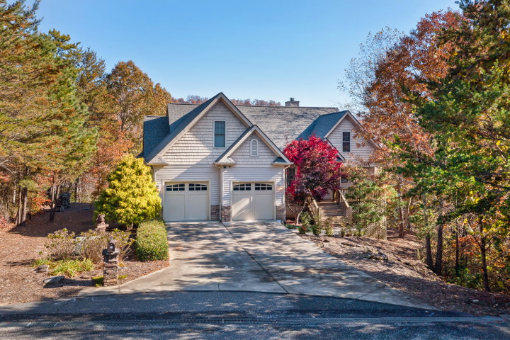 Community Beach, Pool, Golf, Spa And More - Charming Highland Haven - Lake Lure, NC