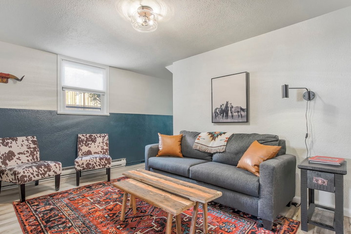 Pikes Divine! Apartment W Bbq & Fire Pit - Colorado Springs, CO