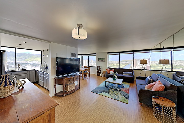 Breathtaking Hawaiian Monarch 2-bedroom Penthouse - Honolulu, HI