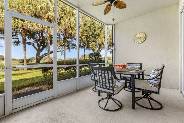 Scenic Golf Course Views And Community Pool - Charming Retreat - Fort Myers