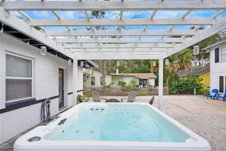 Hot Tub! Free Parking, Retro Cottage, Games - St. Augustine, FL