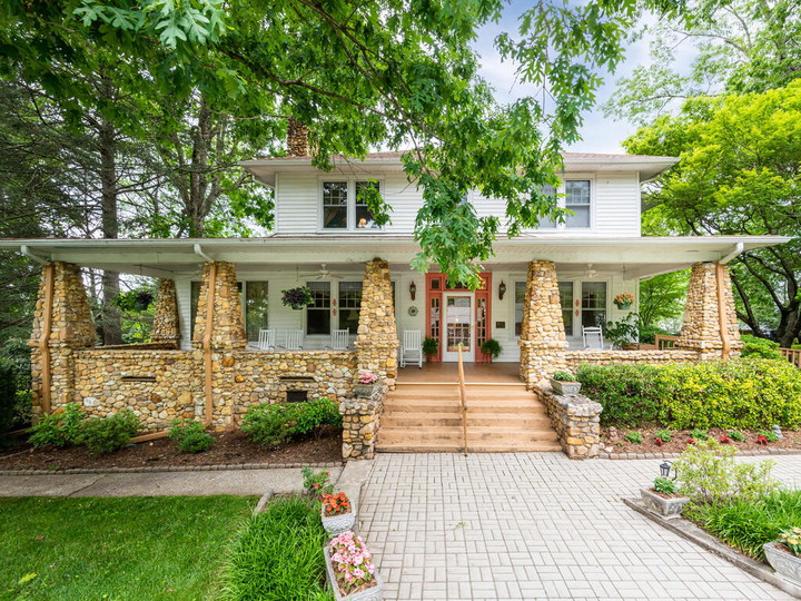 Bonnie Haven | Historic 10 Br Home In Downtown Hendersonville - Hendersonville, NC