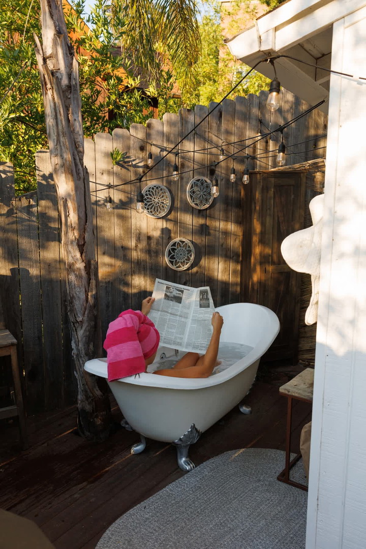 Outdoor Clawfoot, Hot Tub, Deck - Los Angeles