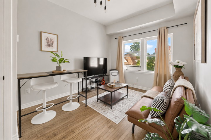 Stylish Walkerville Stay | Workspace + Prime Location - Windsor, ON, Canada