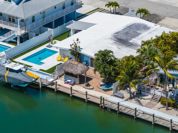 Cabana Cay - Waterfront, 37' Dock, Tiki Hut, Kayaks, Cabana Club, Pet Friendly - Key Colony Beach, FL