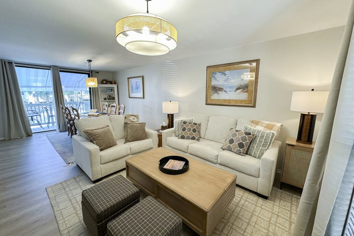 Lagoon Front, 3 Story Condo W Balcony & Washer Dryer, Snowbird-friendly - Hilton Head Island, SC