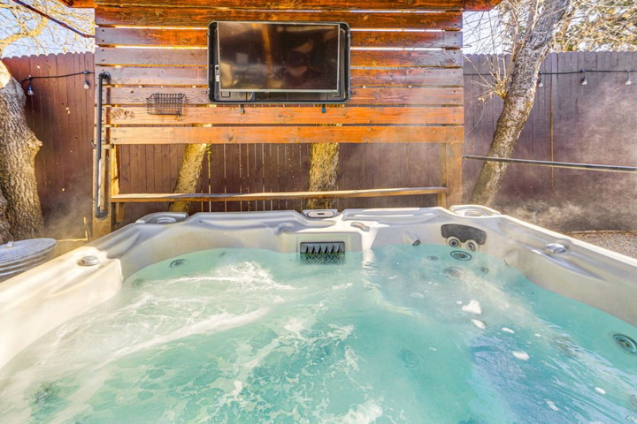 Sauna, Hot Tub & Backyard Fun In Okc - Oklahoma City, OK
