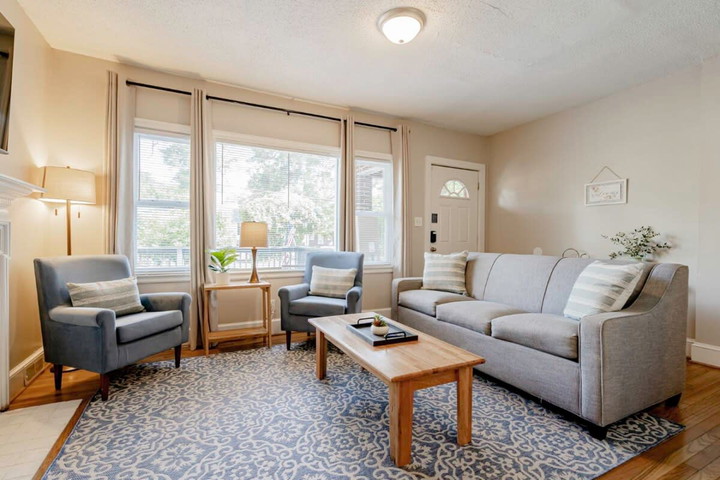 Spacious Living And Cozy Comforts - Inviting Retreat For Gatherings - Columbia, SC