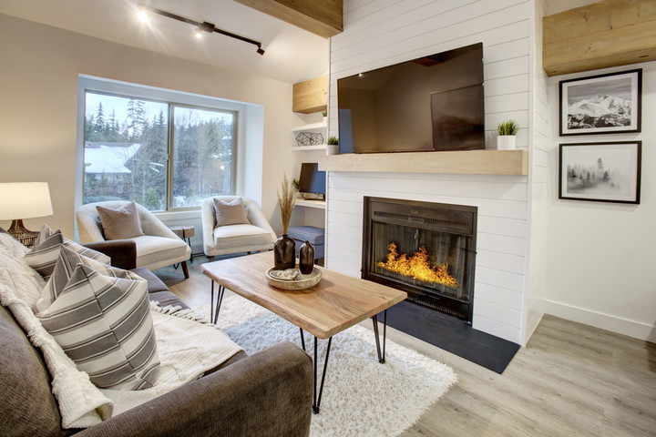 Lofted Creekside 1br: Pool & New Hot Tub, Walk To Creekside Gondola & Lake! - Canadá