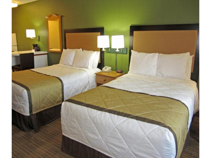 2 Full Beds | Non-smoking, Kitchen - Germantown