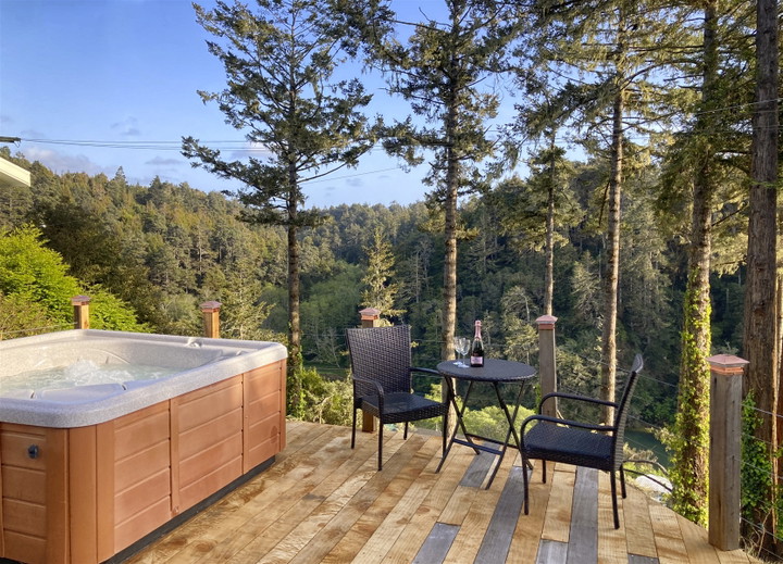 Riverview Is A Cozy Bungalow Overlooking The Noyo River And Is Close To Many World Class Beaches! - Fort Bragg