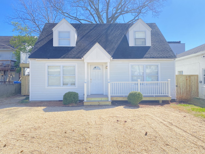 Charming 1br Vibe District Bungalow With Deck, Wifi, Parking - Virginia Beach, VA