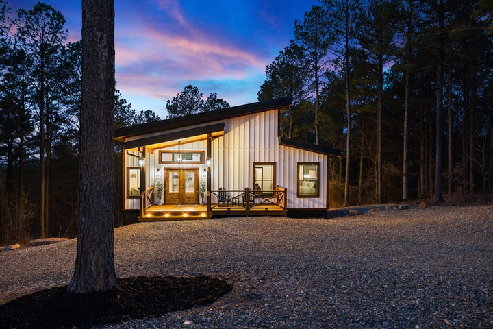 Elegant Design With Hot Tub And Game Area - Luxurious Modern Farmhouse - 美國