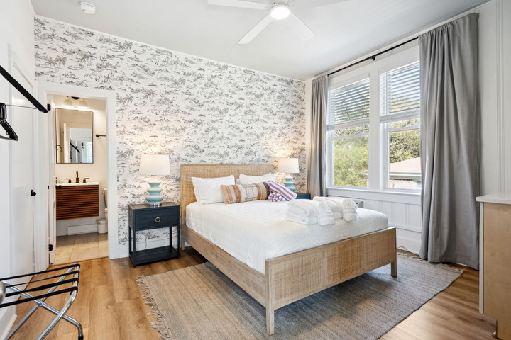 Folliday Inn - The Ariston - Room 34, Large Pool, Pet Friendly W/fee - Folly Beach, SC