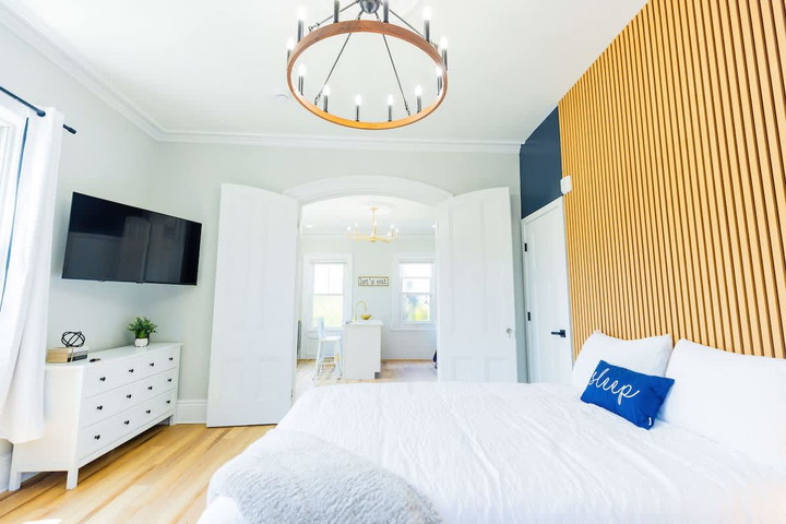 Jennifer's Spa-like Modern & Chic Broadway Retreat - Providence, RI