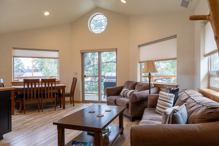 The Branches On Jefferson | Three Apartments • Sleeps 10 • Downtown Sisters - Sisters, OR