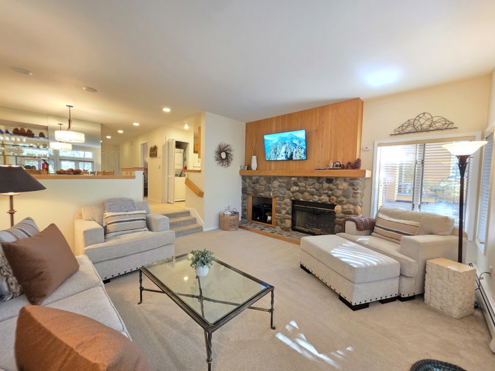 Spacious Condo With Hot Tub And Kitchen - Charming Mccloud - Carson City, NV